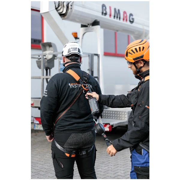 SKYLOTEC PEANUT I retractable fall arrester with STAK TRI carabiner ...